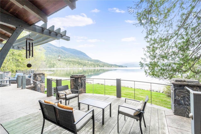 Shuswap Lake Waterfront Homes & Cabins For Sale